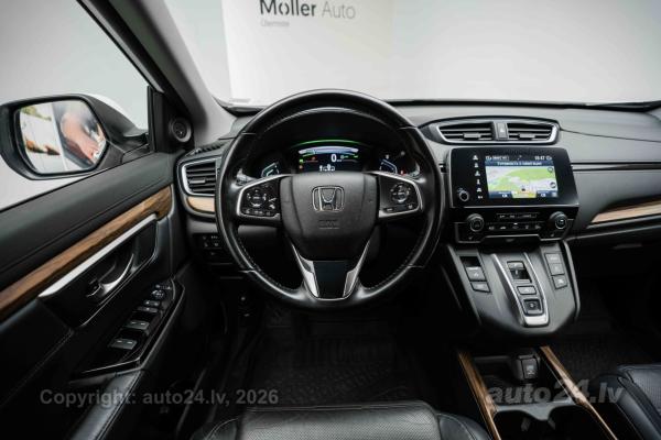 White Honda CR-V 2020 in Tallinn, with an engine capacity of 2.00 L and mileage of 119 thousand km for 24500 €, photo 8 on AUTOMOTO.COM.LV