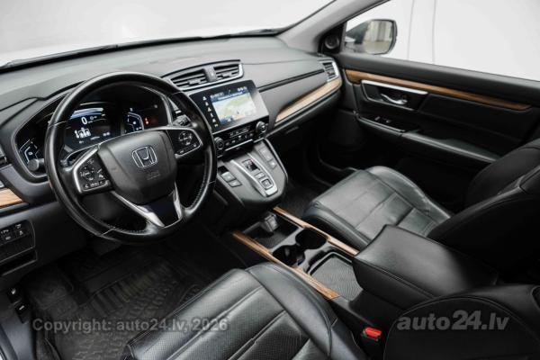 White Honda CR-V 2020 in Tallinn, with an engine capacity of 2.00 L and mileage of 119 thousand km for 24500 €, photo 9 on AUTOMOTO.COM.LV