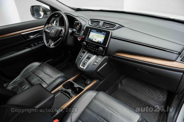 White Honda CR-V 2020 in Tallinn, with an engine capacity of 2.00 L and mileage of 119 thousand km for 24500 €, photo 10 on AUTOMOTO.COM.LV