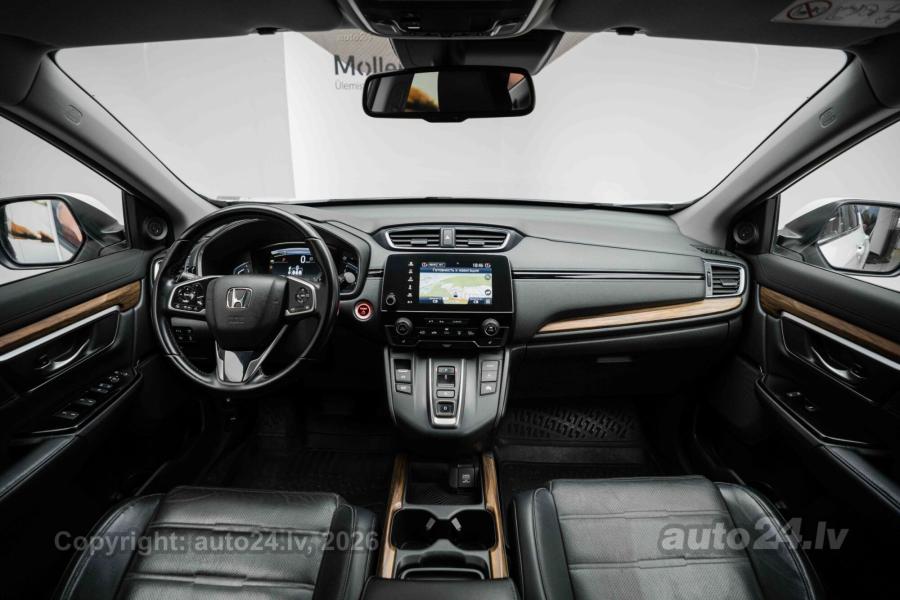 White Honda CR-V 2020 in Tallinn, with an engine capacity of 2.00 L and mileage of 119 thousand km for 24500 €, photo 8 on AUTOMOTO.COM.LV