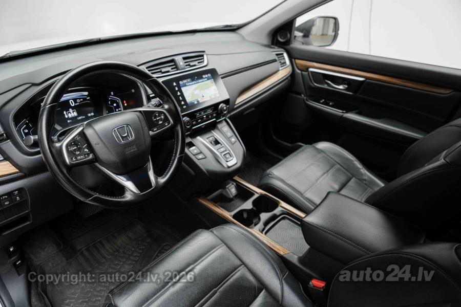 White Honda CR-V 2020 in Tallinn, with an engine capacity of 2.00 L and mileage of 119 thousand km for 24500 €, photo 10 on AUTOMOTO.COM.LV