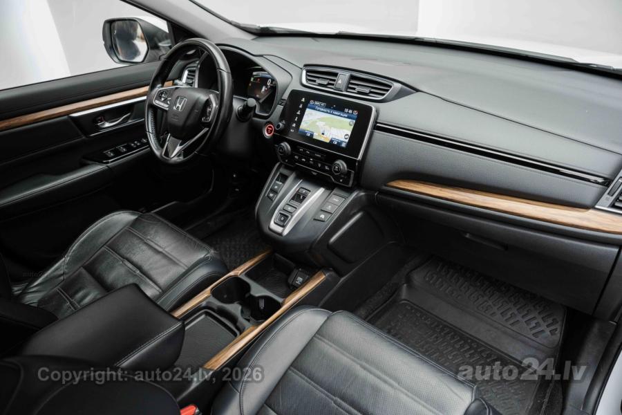 White Honda CR-V 2020 in Tallinn, with an engine capacity of 2.00 L and mileage of 119 thousand km for 24500 €, photo 11 on AUTOMOTO.COM.LV