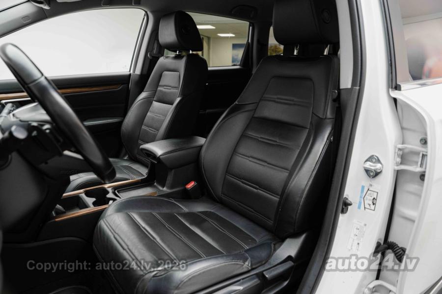 White Honda CR-V 2020 in Tallinn, with an engine capacity of 2.00 L and mileage of 119 thousand km for 24500 €, photo 12 on AUTOMOTO.COM.LV