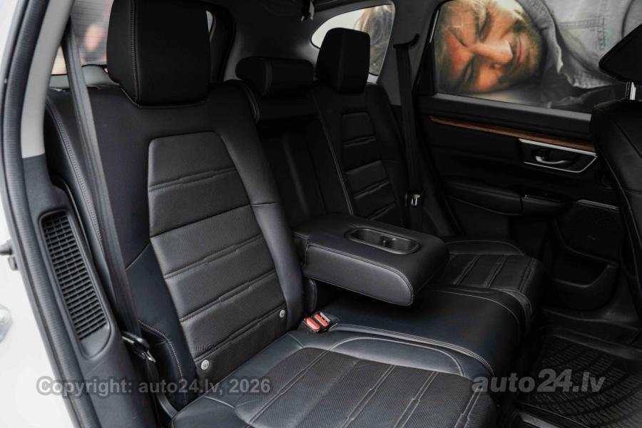 White Honda CR-V 2020 in Tallinn, with an engine capacity of 2.00 L and mileage of 119 thousand km for 24500 €, photo 13 on AUTOMOTO.COM.LV