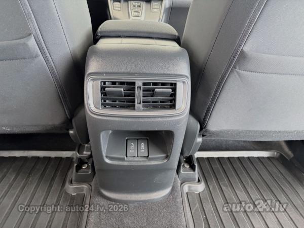 White Honda CR-V 2021 in Viljandi, with an engine capacity of 2.00 L and mileage of 163 thousand km for 23900 €, photo 8 on AUTOMOTO.COM.LV