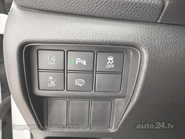 White Honda CR-V 2021 in Viljandi, with an engine capacity of 2.00 L and mileage of 163 thousand km for 23900 €, photo 9 on AUTOMOTO.COM.LV
