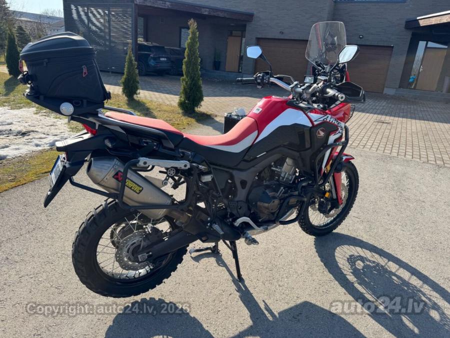 Хонда CRF 1000 2016 в Таллин, объемом двигателя 1.00 л и пробегом 26 тыс. км за 9500 €, фото 10 на AUTOMOTO.COM.LV