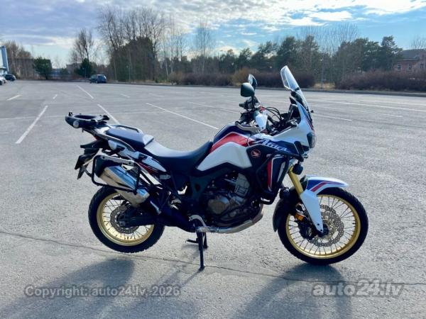 White Honda CRF 1000 2016 in Tallinn, with an engine capacity of 1.00 L and mileage of 38 thousand km for 8800 €, photo 3 on AUTOMOTO.COM.LV