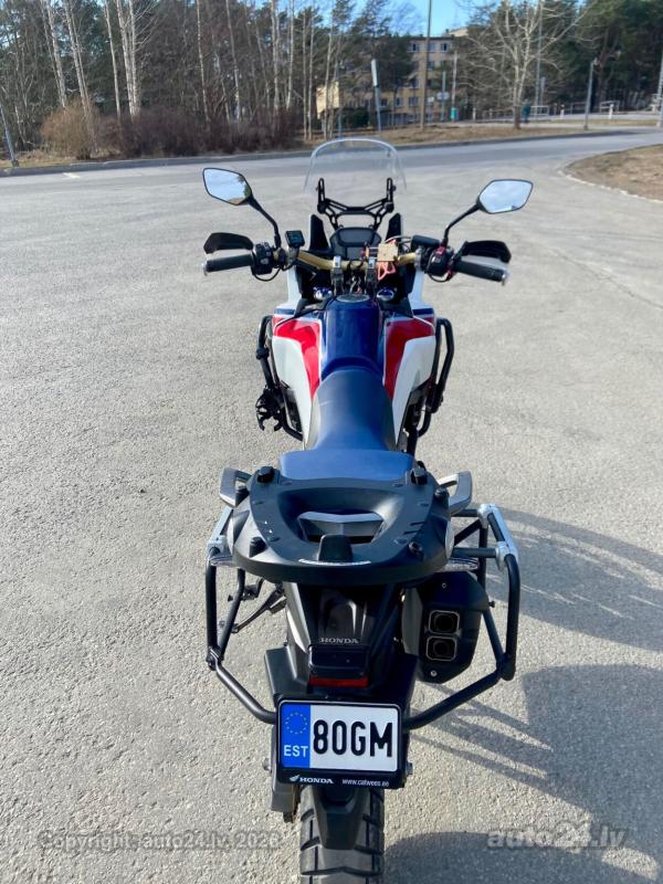White Honda CRF 1000 2016 in Tallinn, with an engine capacity of 1.00 L and mileage of 38 thousand km for 8800 €, photo 6 on AUTOMOTO.COM.LV
