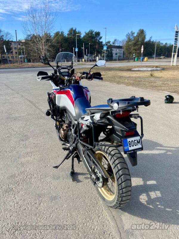White Honda CRF 1000 2016 in Tallinn, with an engine capacity of 1.00 L and mileage of 38 thousand km for 8800 €, photo 7 on AUTOMOTO.COM.LV