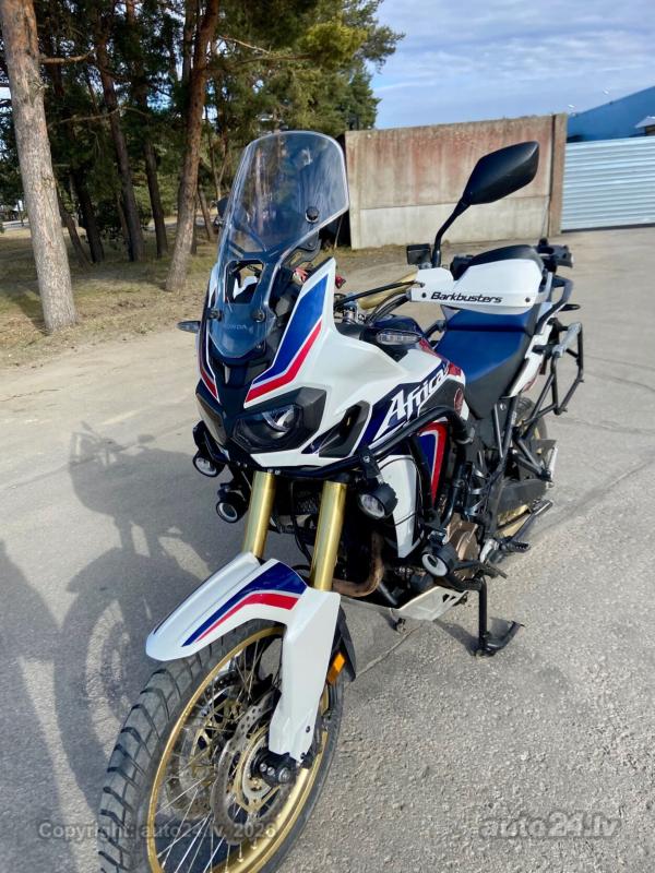White Honda CRF 1000 2016 in Tallinn, with an engine capacity of 1.00 L and mileage of 38 thousand km for 8800 €, photo 8 on AUTOMOTO.COM.LV