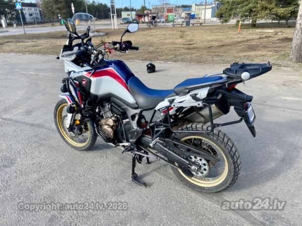 White Honda CRF 1000 2016 in Tallinn, with an engine capacity of 1.00 L and mileage of 38 thousand km for 8800 €, photo 9 on AUTOMOTO.COM.LV