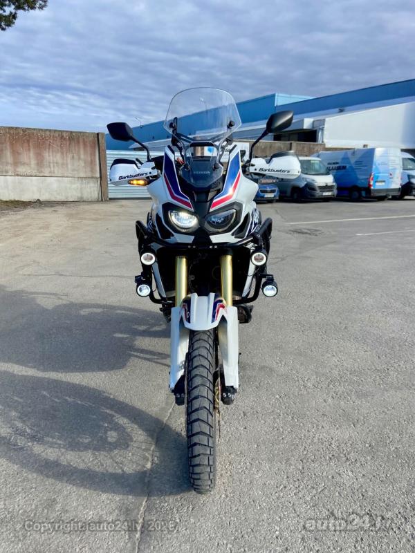White Honda CRF 1000 2016 in Tallinn, with an engine capacity of 1.00 L and mileage of 38 thousand km for 8800 €, photo 10 on AUTOMOTO.COM.LV