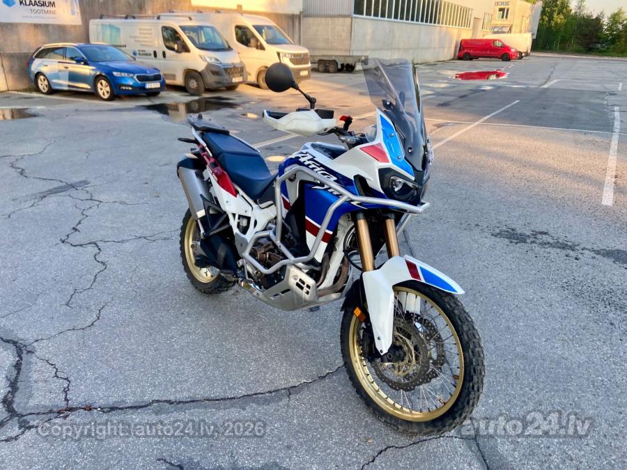 Balts Honda CRF 1000 2018 Tallina, ar dzinēja tilpumu 1.00 L un nobraukumu 44 tūkst. km par 8800 €, foto 1 vietnē AUTOMOTO.COM.LV