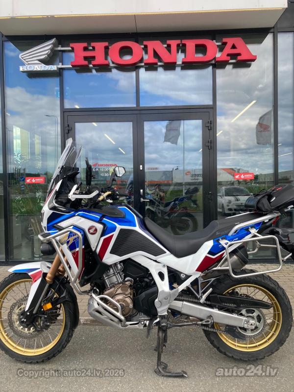 White Honda CRF 1100 2020 in Tallinn, with an engine capacity of 1.08 L and mileage of 49 thousand km for 11490 €, photo 1 on AUTOMOTO.COM.LV