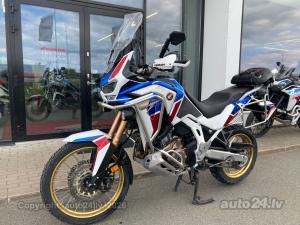 White Honda CRF 1100 2020 in Tallinn, with an engine capacity of 1.08 L and mileage of 49 thousand km for 11490 €, photo 4 on AUTOMOTO.COM.LV