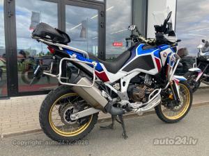 White Honda CRF 1100 2020 in Tallinn, with an engine capacity of 1.08 L and mileage of 49 thousand km for 11490 €, photo 6 on AUTOMOTO.COM.LV