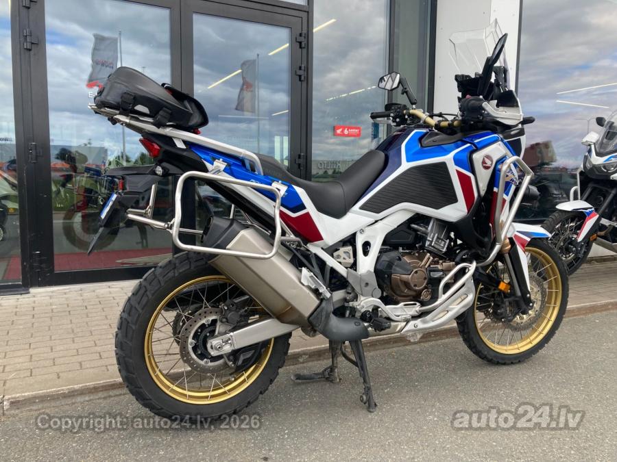 White Honda CRF 1100 2020 in Tallinn, with an engine capacity of 1.08 L and mileage of 49 thousand km for 11490 €, photo 6 on AUTOMOTO.COM.LV