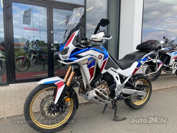 White Honda CRF 1100 2020 in Tallinn, with an engine capacity of 1.08 L and mileage of 49 thousand km for 11490 €, photo 8 on AUTOMOTO.COM.LV