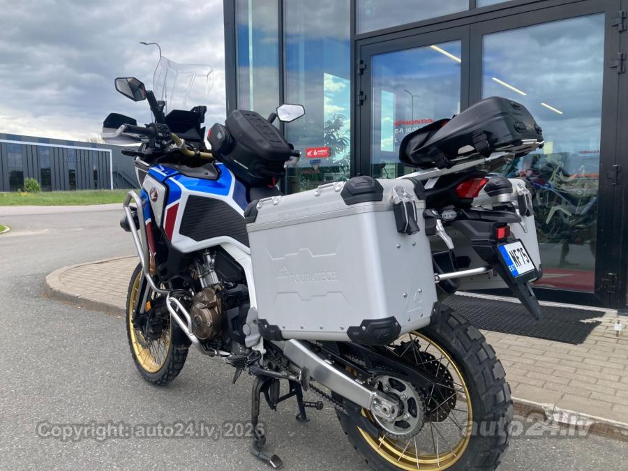 White Honda CRF 1100 2020 in Tallinn, with an engine capacity of 1.08 L and mileage of 49 thousand km for 11490 €, photo 18 on AUTOMOTO.COM.LV
