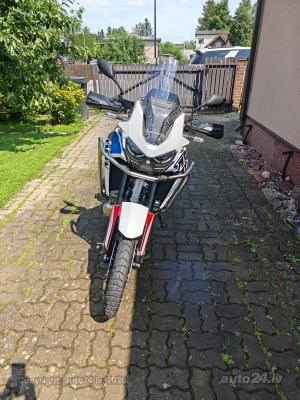 White Honda CRF 1100 2023 in Tallinn, with an engine capacity of 1.08 L and mileage of 4 thousand km for 12500 €, photo  on AUTOMOTO.COM.LV