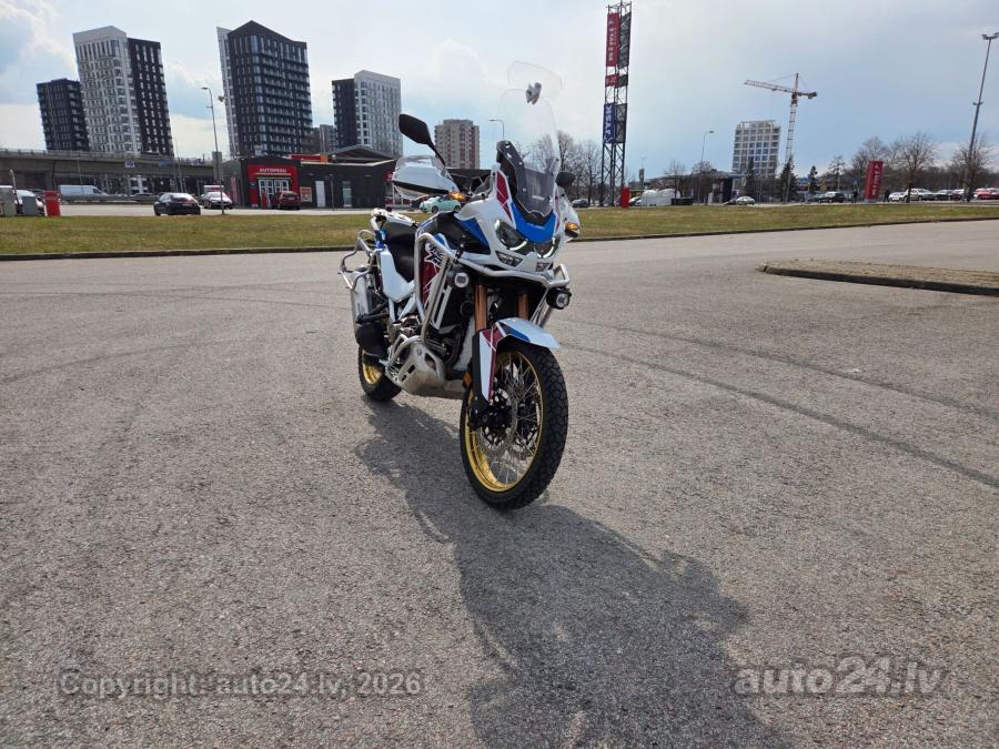 Белый Хонда CRF 1100 2024 в Таллин, объемом двигателя 1.08 л и пробегом 7 тыс. км за 19000 €, фото 1 на AUTOMOTO.COM.LV