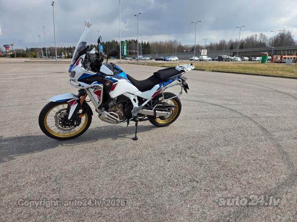 White Honda CRF 1100 2024 in Tallinn, with an engine capacity of 1.08 L and mileage of 7 thousand km for 19000 €, photo 3 on AUTOMOTO.COM.LV