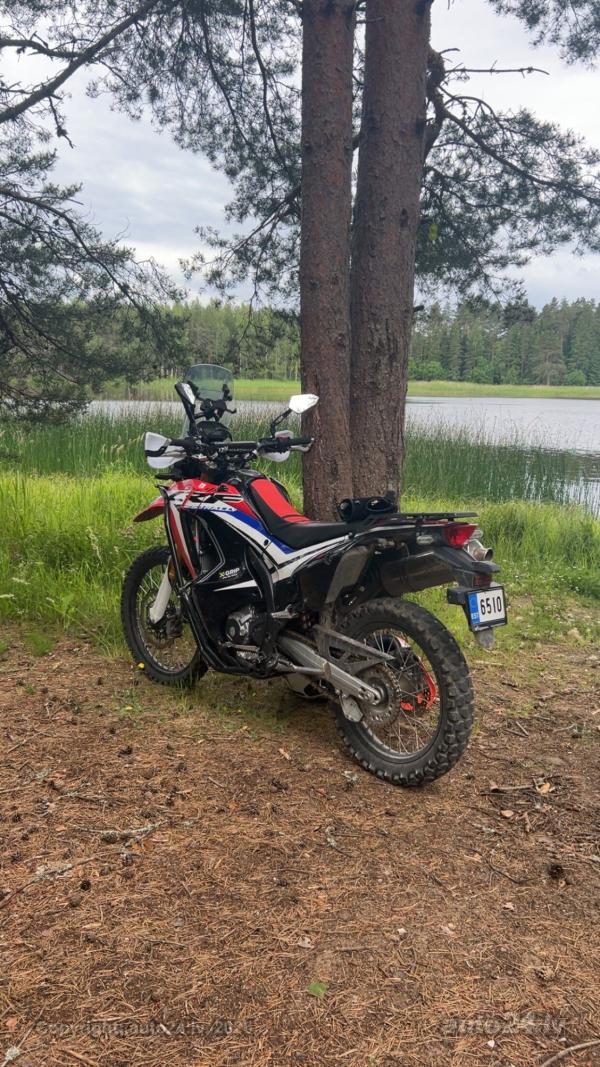 Black Honda CRF 250 2019 in Tallinn, with an engine capacity of 0.25 L and mileage of 18 thousand km for 3900 €, photo 2 on AUTOMOTO.COM.LV
