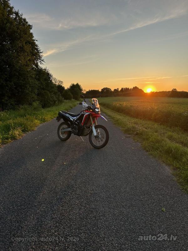 Black Honda CRF 250 2019 in Tallinn, with an engine capacity of 0.25 L and mileage of 18 thousand km for 3900 €, photo 3 on AUTOMOTO.COM.LV