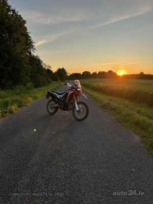 Black Honda CRF 250 2019 in Tallinn, with an engine capacity of 0.25 L and mileage of 18 thousand km for 3900 €, photo 4 on AUTOMOTO.COM.LV
