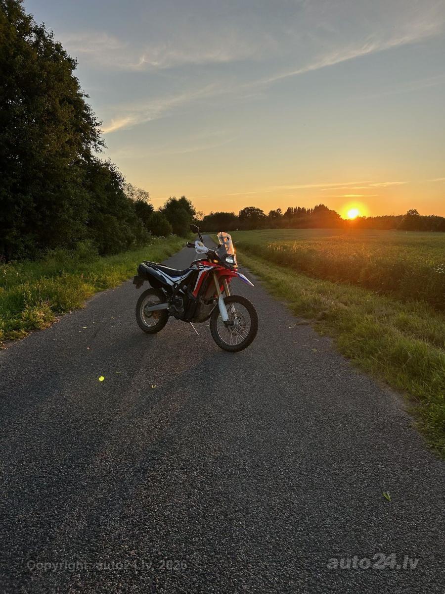 Black Honda CRF 250 2019 in Tallinn, with an engine capacity of 0.25 L and mileage of 18 thousand km for 3900 €, photo 4 on AUTOMOTO.COM.LV