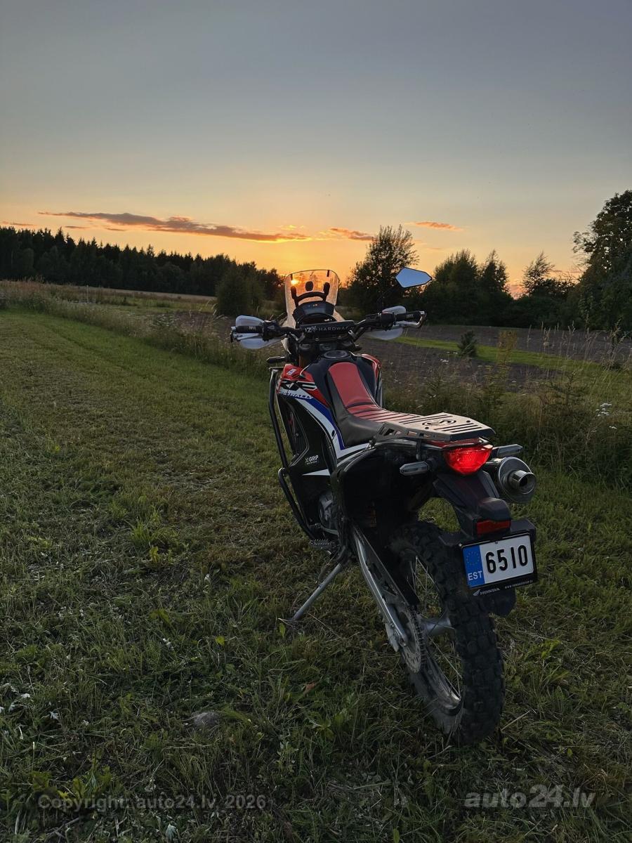 Black Honda CRF 250 2019 in Tallinn, with an engine capacity of 0.25 L and mileage of 18 thousand km for 3900 €, photo 5 on AUTOMOTO.COM.LV