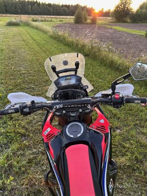 Black Honda CRF 250 2019 in Tallinn, with an engine capacity of 0.25 L and mileage of 18 thousand km for 3900 €, photo 6 on AUTOMOTO.COM.LV