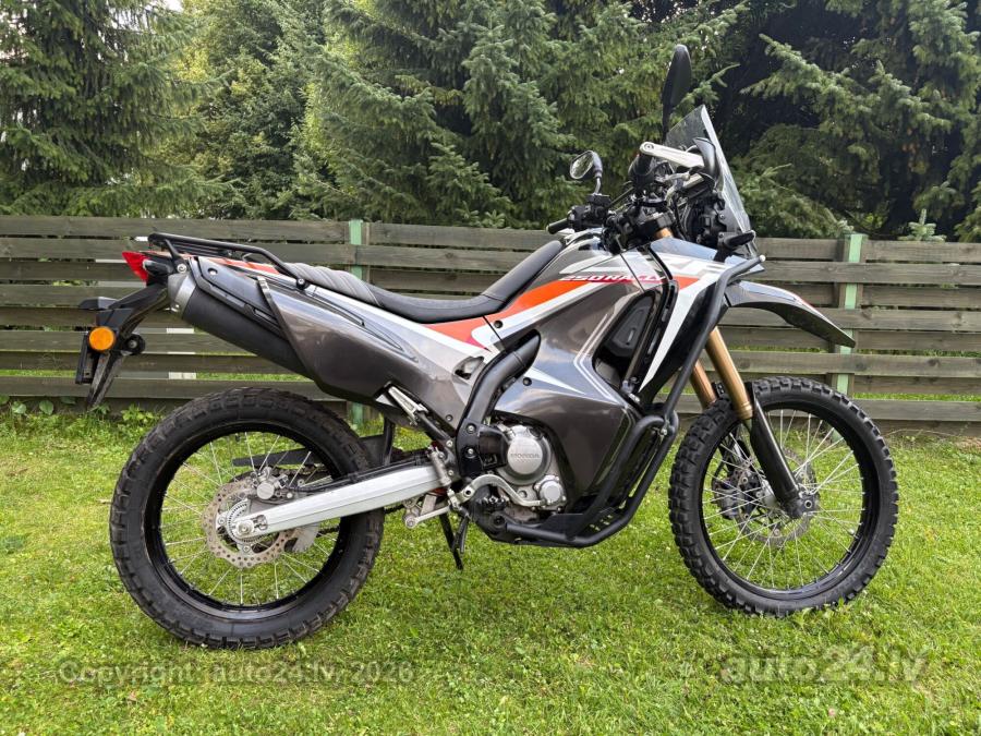 Pelēks Honda CRF 250 2020 Tallina, ar dzinēja tilpumu 0.25 L un nobraukumu 7 tūkst. km par 4700 €, foto 4 vietnē AUTOMOTO.COM.LV