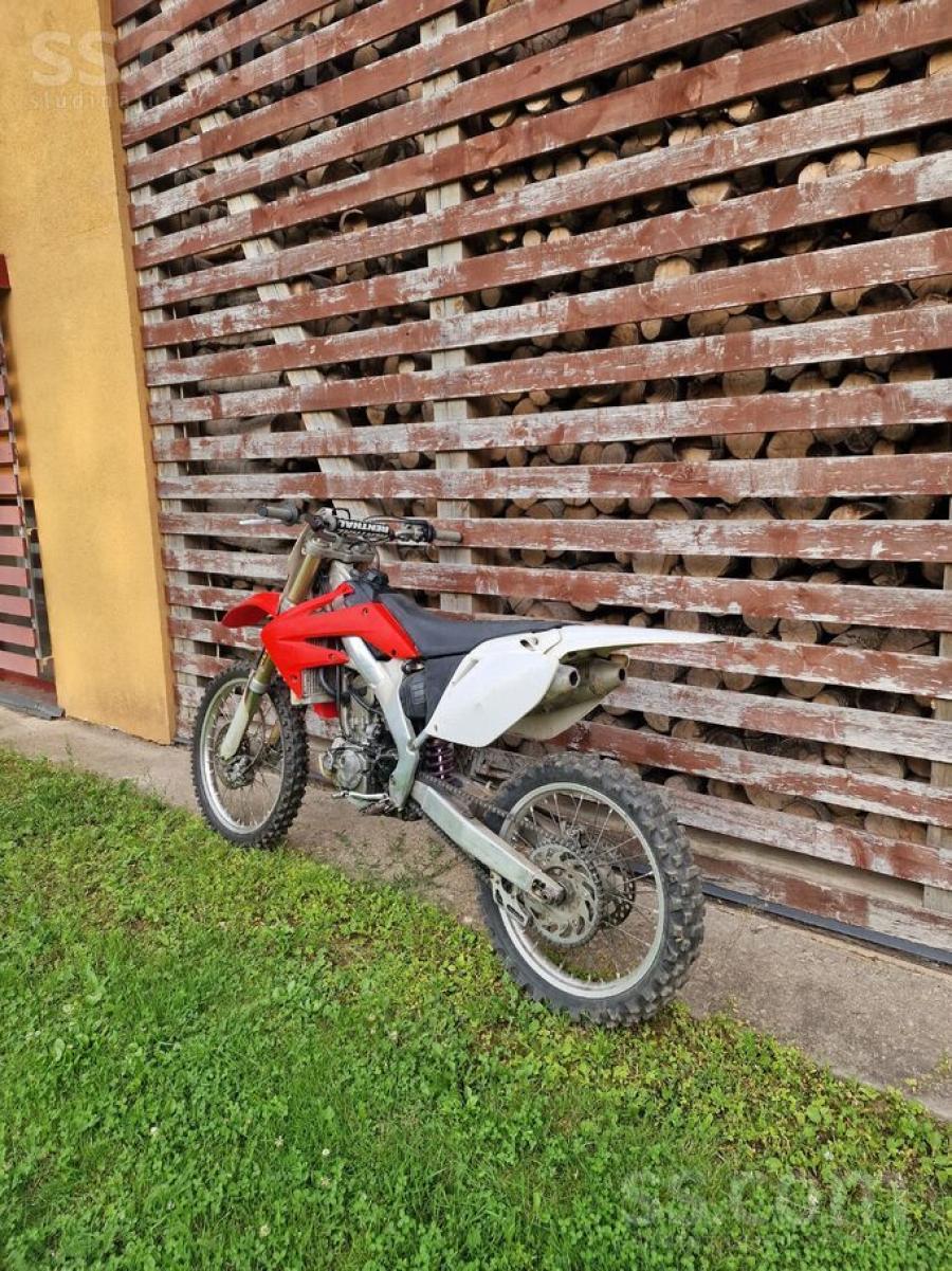 Honda CRF 250 2007 in Madona, with an engine capacity of 0.25 L and mileage of 0 thousand km for 1650 €, photo 3 on AUTOMOTO.COM.LV