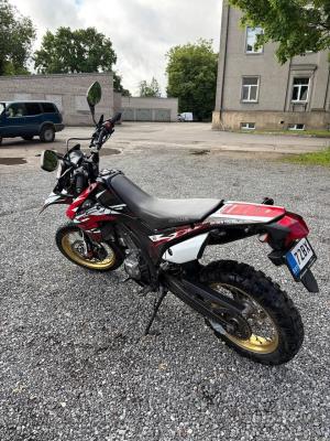Honda CRF 250 2014 Tallina, ar dzinēja tilpumu 0.25 L un nobraukumu 16 tūkst. km par 3350 €, foto 4 vietnē AUTOMOTO.COM.LV