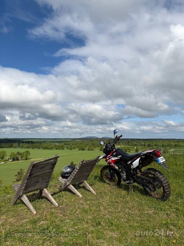 Хонда CRF 250 2014 в Таллин, объемом двигателя 0.25 л и пробегом 16 тыс. км за 3350 €, фото 6 на AUTOMOTO.COM.LV