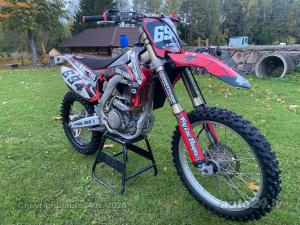 Honda CRF 250 2017 Pelva, ar dzinēja tilpumu 0.25 L un nobraukumu 172 tūkst. km par 2700 €, foto  vietnē AUTOMOTO.COM.LV