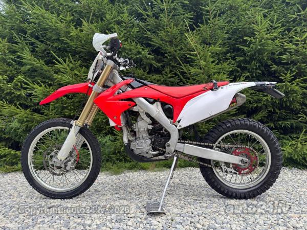 Sarkans Honda CRF 250 2013 Pērnava, ar dzinēja tilpumu 0.25 L un nobraukumu 0 tūkst. km par 3490 €, foto 3 vietnē AUTOMOTO.COM.LV