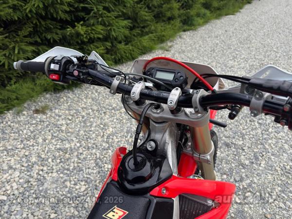 Sarkans Honda CRF 250 2013 Pērnava, ar dzinēja tilpumu 0.25 L un nobraukumu 0 tūkst. km par 3490 €, foto 5 vietnē AUTOMOTO.COM.LV