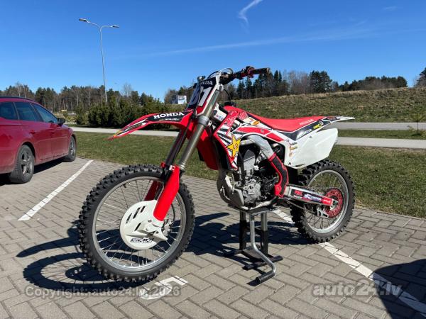 Красный Хонда CRF 250 2016 в Таллин, объемом двигателя 0.25 л и пробегом 119 тыс. км за 2900 €, фото 1 на AUTOMOTO.COM.LV