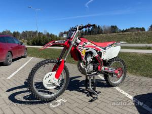Красный Хонда CRF 250 2016 в Таллин, объемом двигателя 0.25 л и пробегом 119 тыс. км за 2900 €, фото  на AUTOMOTO.COM.LV