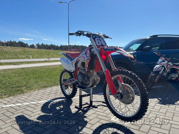 Красный Хонда CRF 250 2016 в Таллин, объемом двигателя 0.25 л и пробегом 119 тыс. км за 2900 €, фото 2 на AUTOMOTO.COM.LV