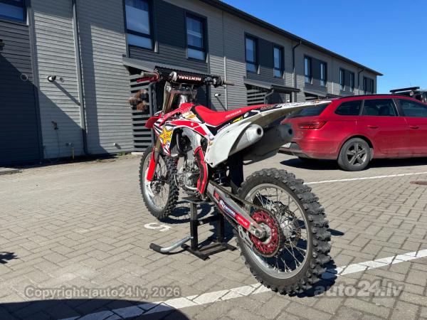 Красный Хонда CRF 250 2016 в Таллин, объемом двигателя 0.25 л и пробегом 119 тыс. км за 2900 €, фото 5 на AUTOMOTO.COM.LV