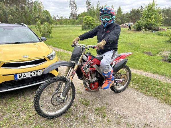 Honda CRF 250R 2005 Rīga, ar dzinēja tilpumu 0.25 L un nobraukumu 0 tūkst. km par 2700 €, foto 1 vietnē AUTOMOTO.COM.LV