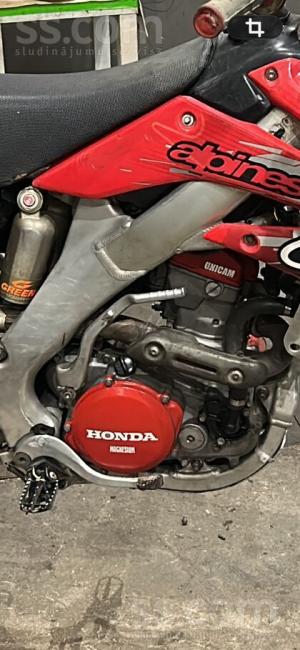 Honda CRF 250R 2005 in Riga, with an engine capacity of 0.25 L and mileage of 0 thousand km for 2700 €, photo 3 on AUTOMOTO.COM.LV