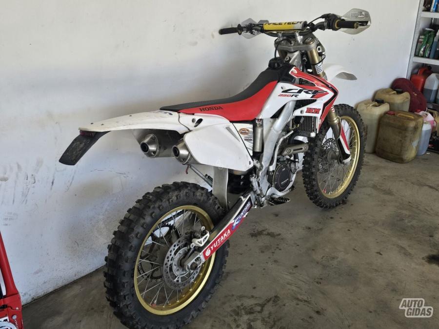 Хонда CRF 250R 2007 в Шяуляй, объемом двигателя 0.25 л и пробегом 0 тыс. км за 2100 €, фото 10 на AUTOMOTO.COM.LV