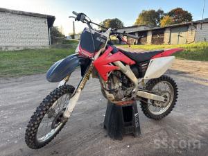 Honda CRF 250R 2008 Tukums, ar dzinēja tilpumu 0.25 L un nobraukumu 0 tūkst. km par 2390 €, foto 3 vietnē AUTOMOTO.COM.LV
