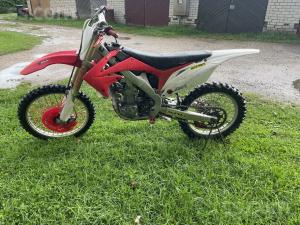 Хонда CRF 250R 2010 в Талси, объемом двигателя 0.25 л и пробегом 0 тыс. км за 2100 €, фото  на AUTOMOTO.COM.LV