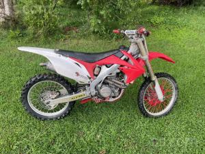 Honda CRF 250R 2010 in Talsi, with an engine capacity of 0.25 L and mileage of 0 thousand km for 2100 €, photo 3 on AUTOMOTO.COM.LV